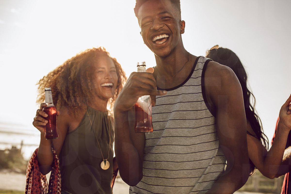 Group of friends chilling out on a weekend – Jacob Lund Photography ...