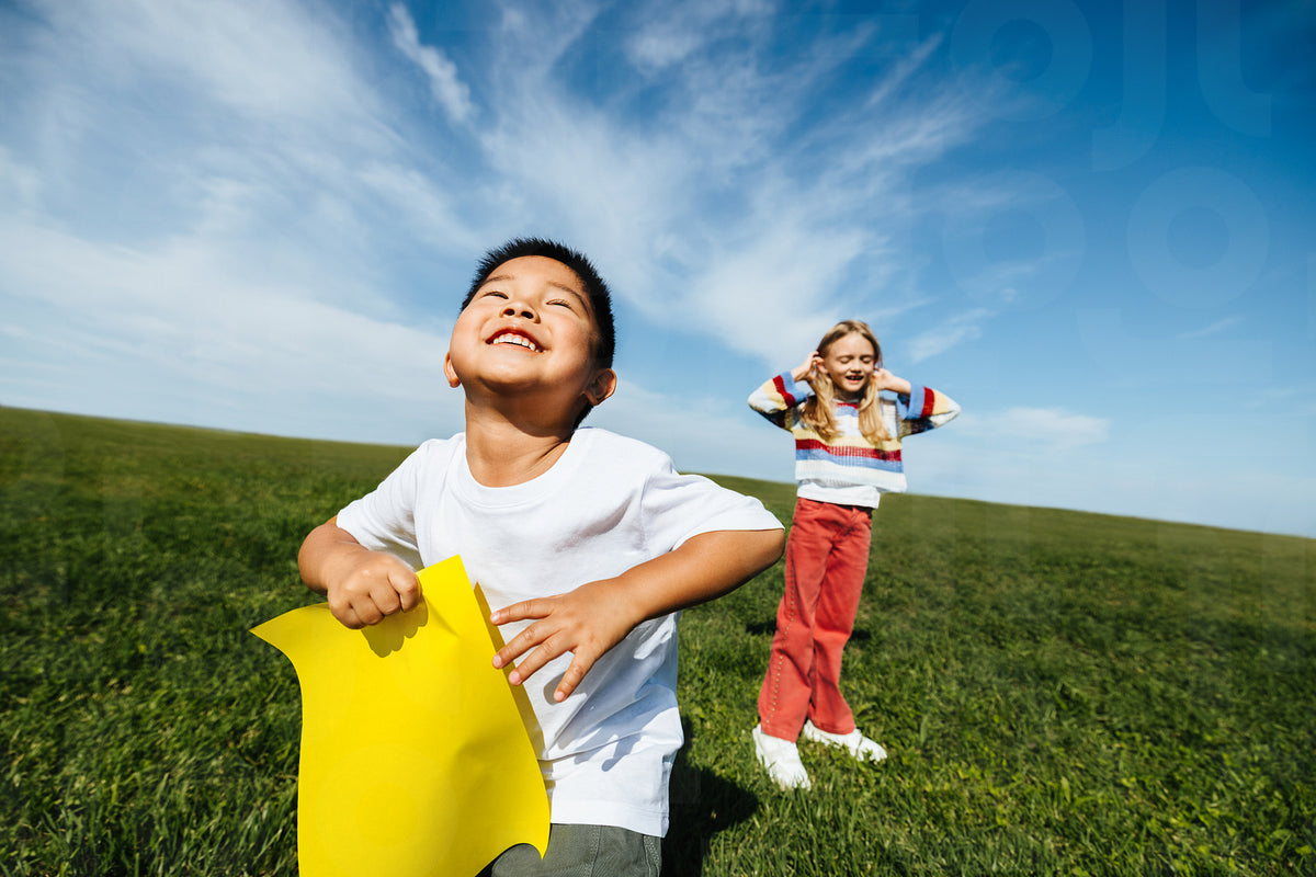 Kids enjoying summer fun in sunny open field – Jacob Lund Photography ...