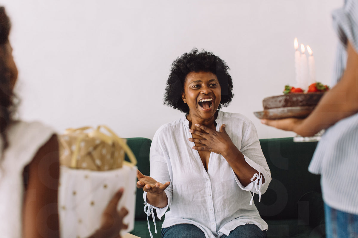 Small family celebrating birthday at home – Jacob Lund Photography ...