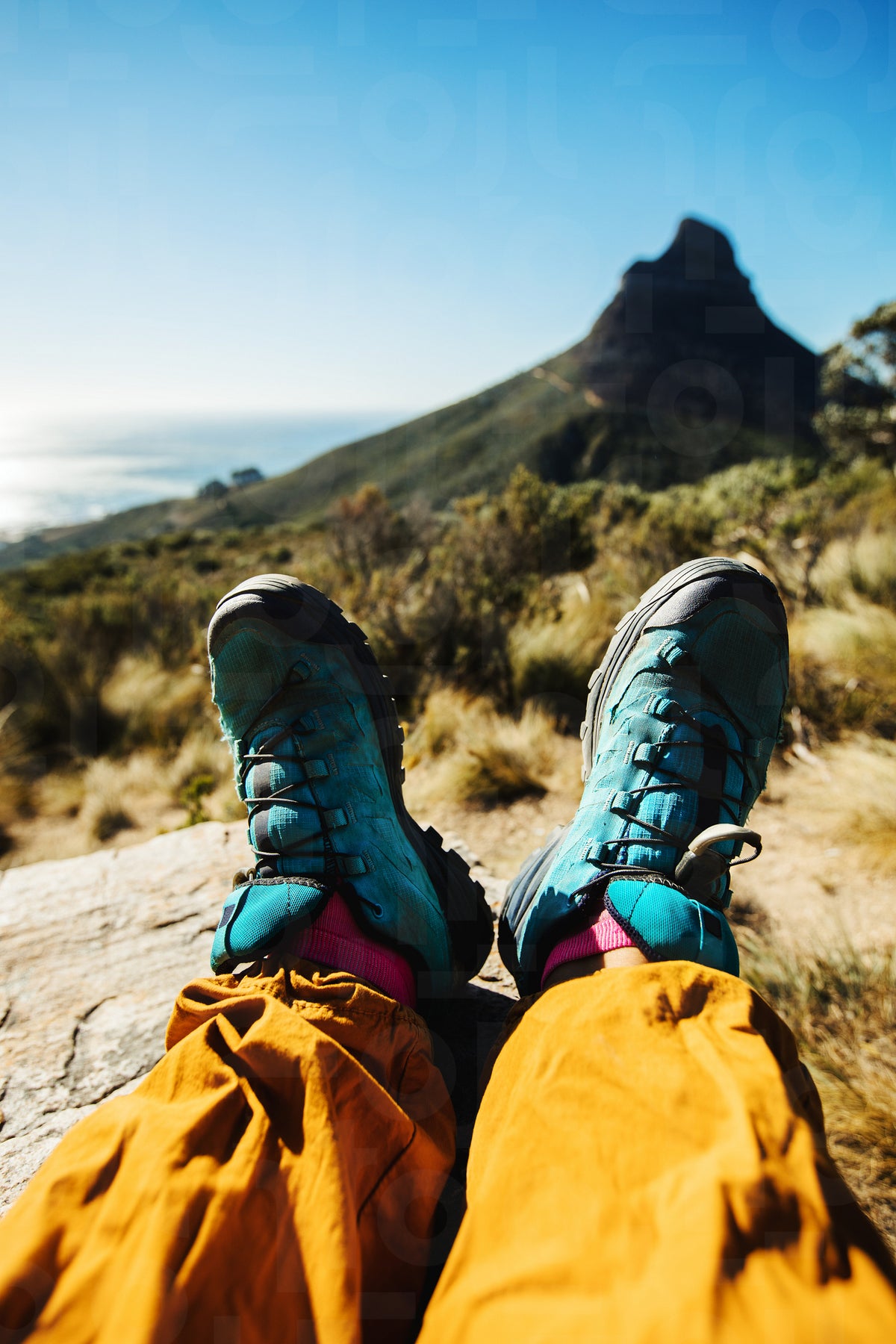 Relaxing in the cliff – Jacob Lund Photography Store- premium stock photo